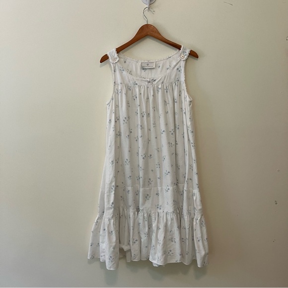 Eileen West | Intimates & Sleepwear | Vtg Eileen West Queen Annes Lace ...
